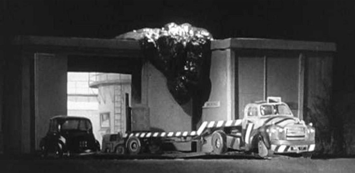 X the Unknown (1956) - Moria